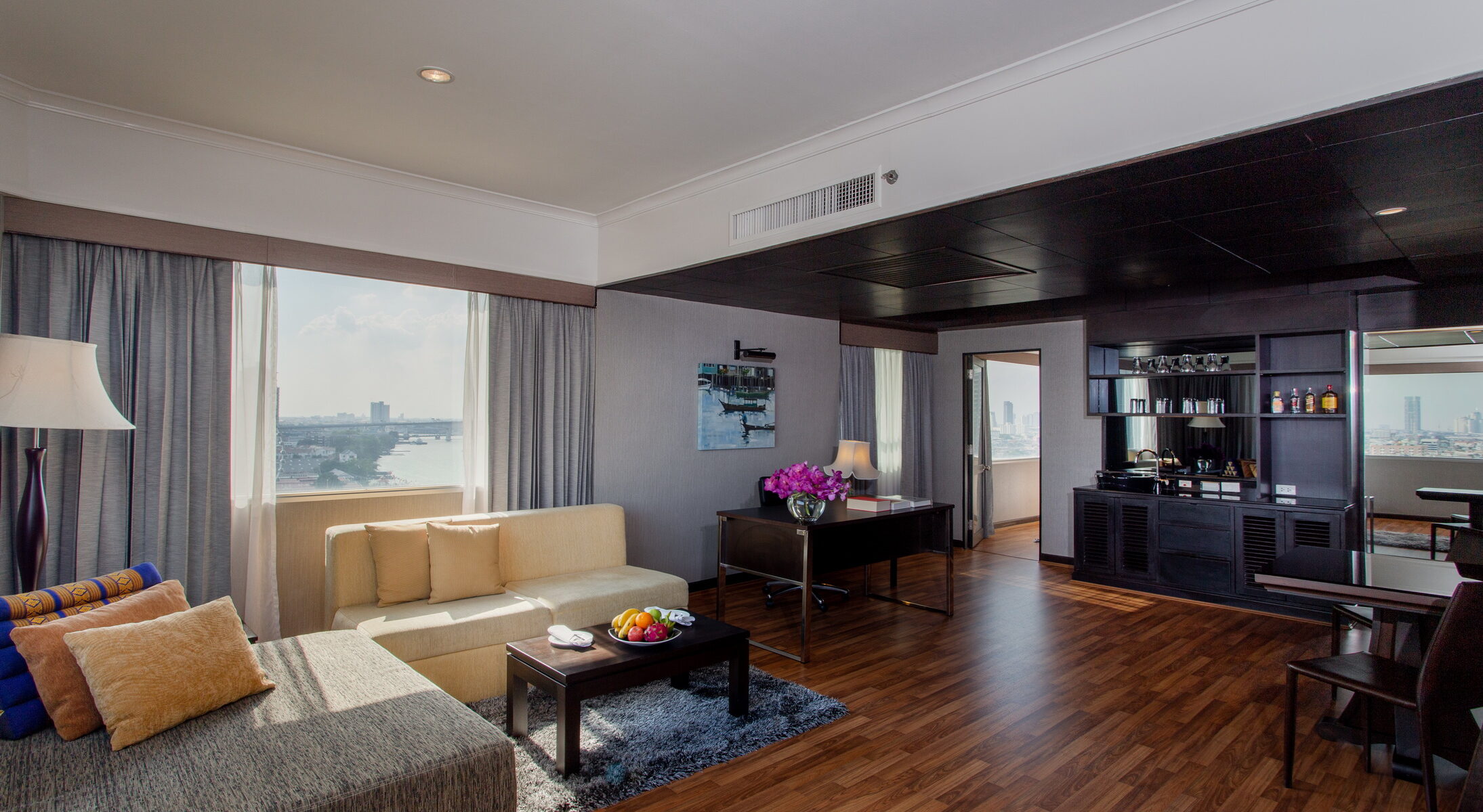 2 Bedrooms Suite - Ramada Plaza by Wyndham Bangkok Menam Riverside