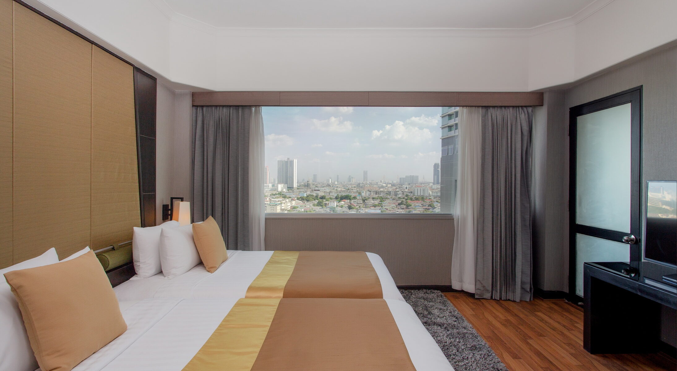 Rooms & Suites - Ramada Plaza by Wyndham Bangkok Menam Riverside