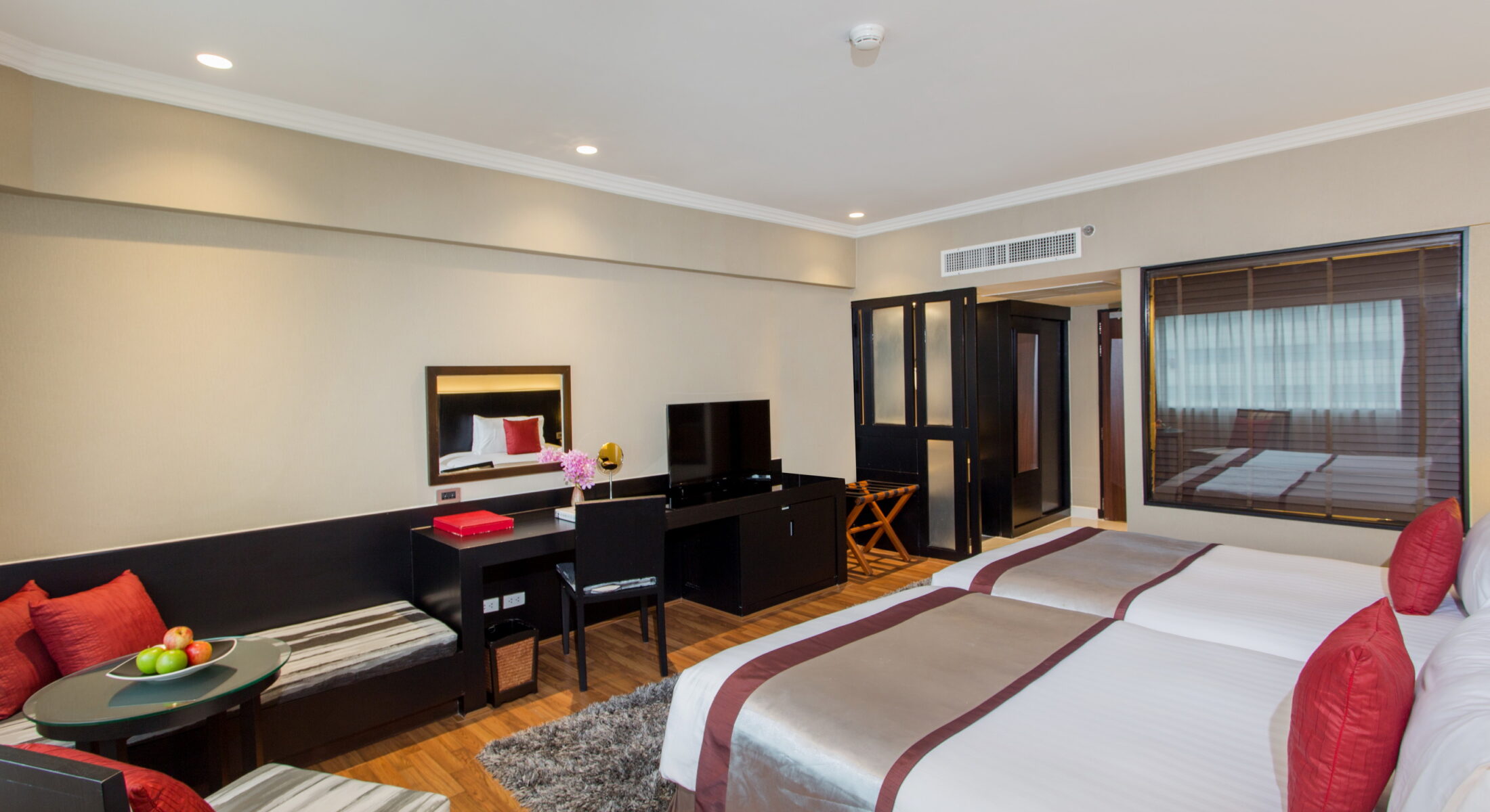 Deluxe River View Rooms - Ramada Plaza by Wyndham Bangkok Menam Riverside