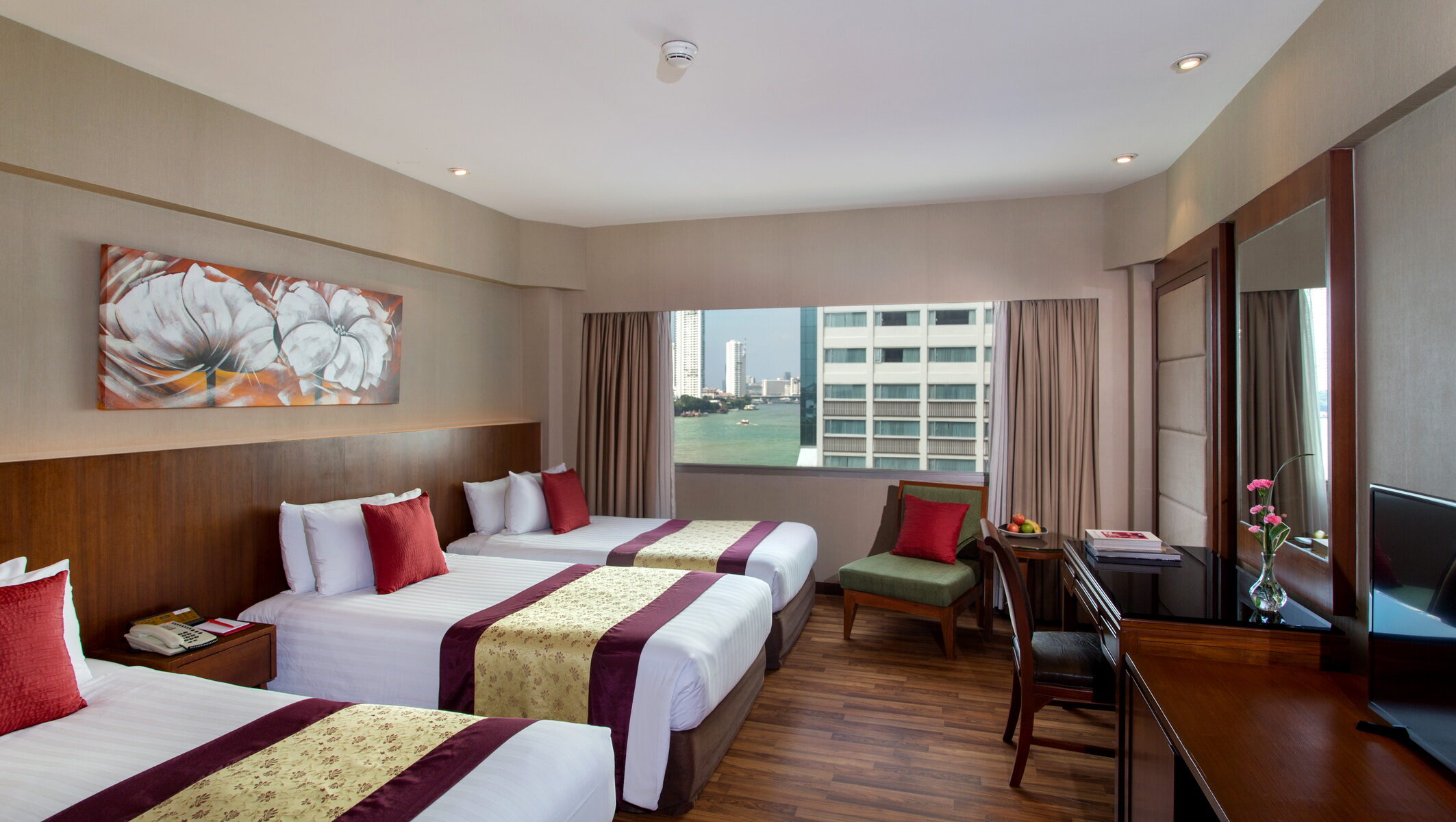 Rooms & Suites - Ramada Plaza by Wyndham Bangkok Menam Riverside