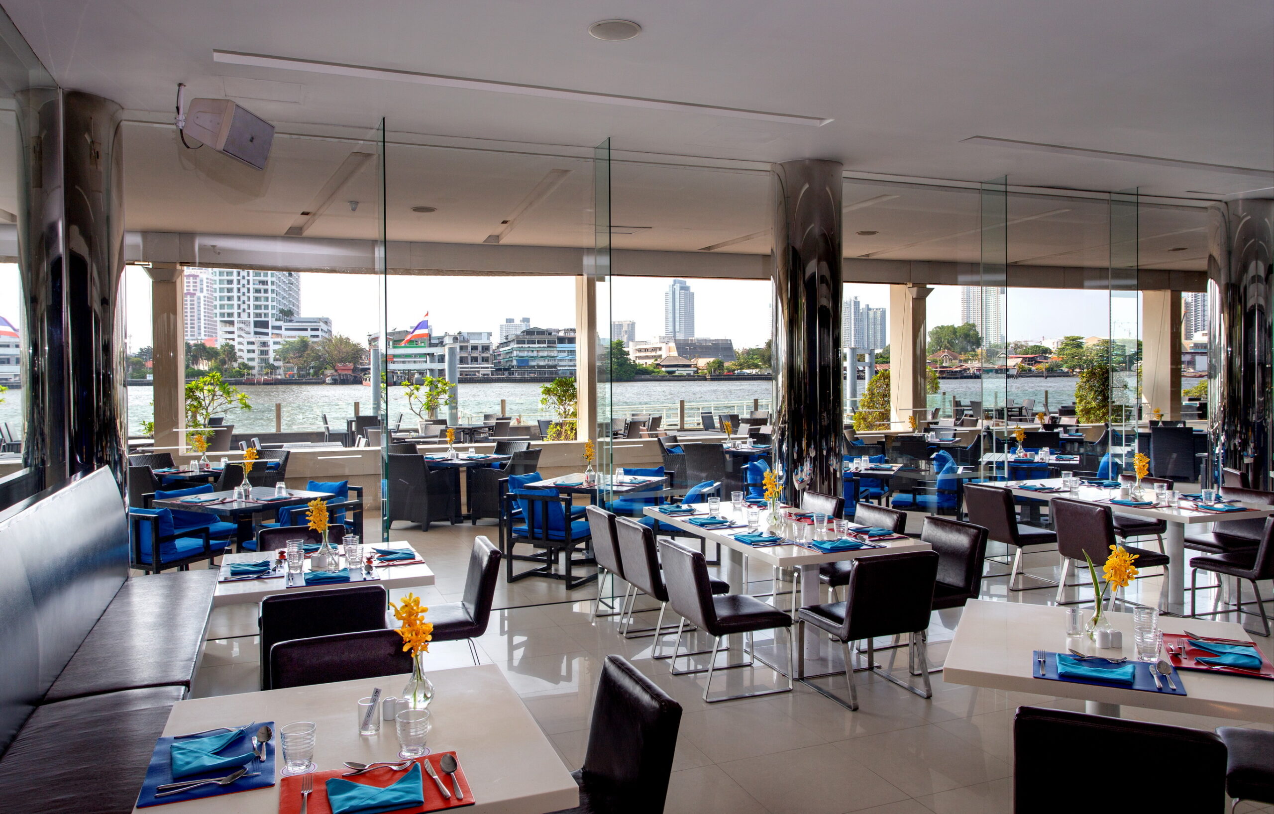 Restaurants & Bars - Ramada Plaza by Wyndham Bangkok Menam Riverside