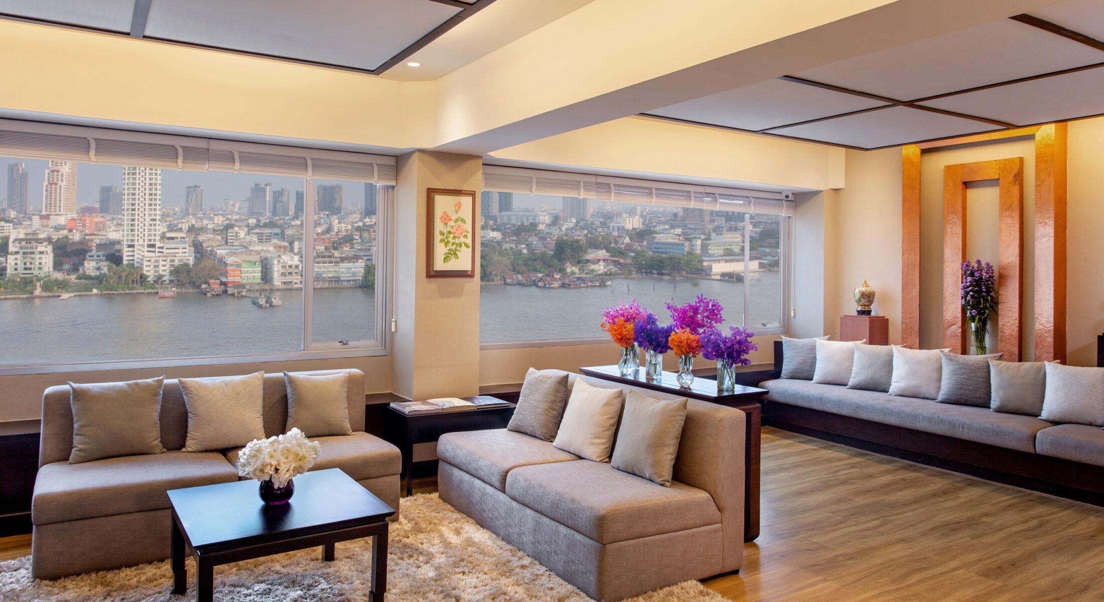 Menam Executive Club Lounge - Ramada Plaza by Wyndham Bangkok Menam ...