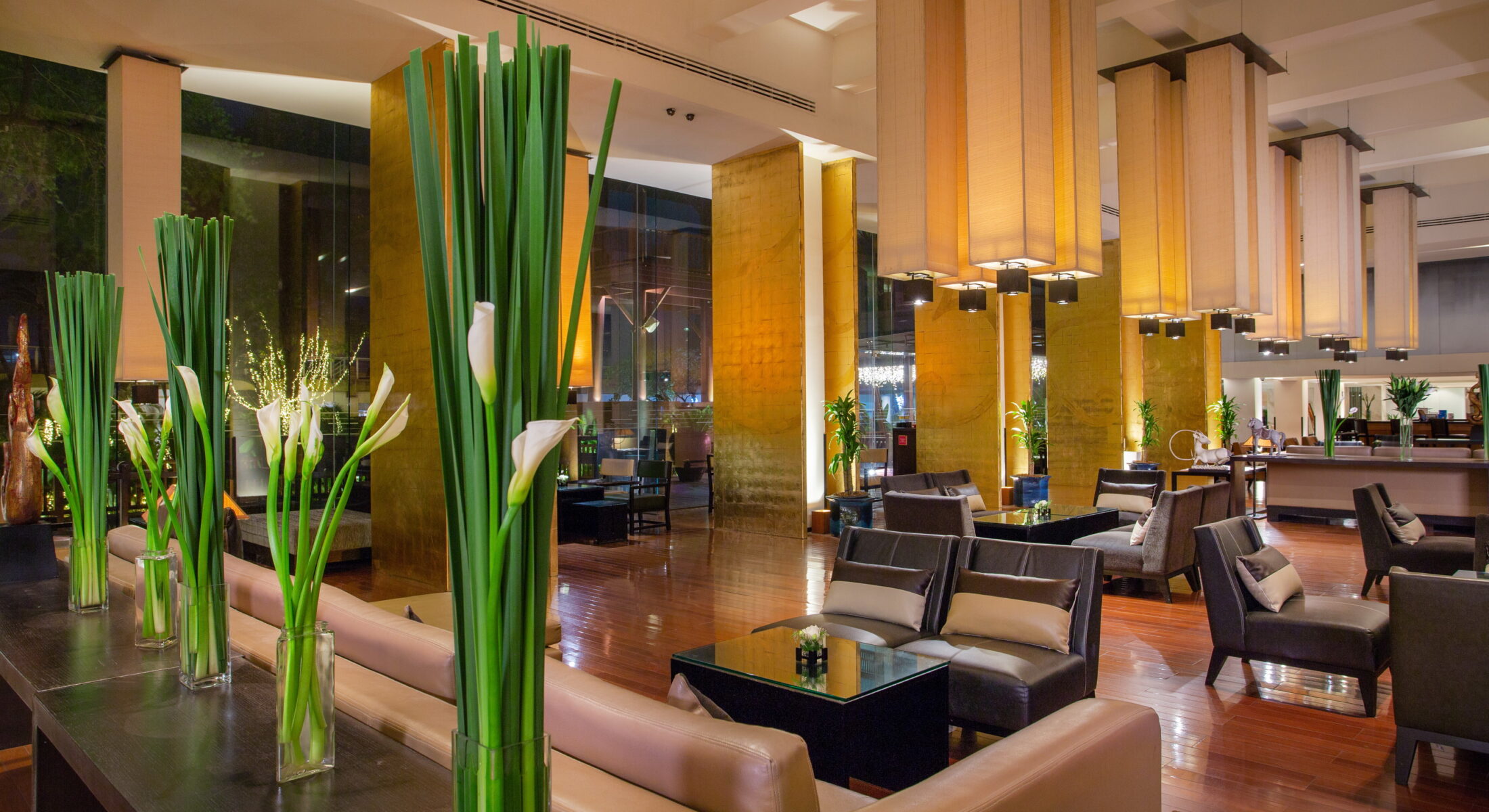 Thai Pavilion Lobby Lounge - Ramada Plaza by Wyndham Bangkok Menam ...