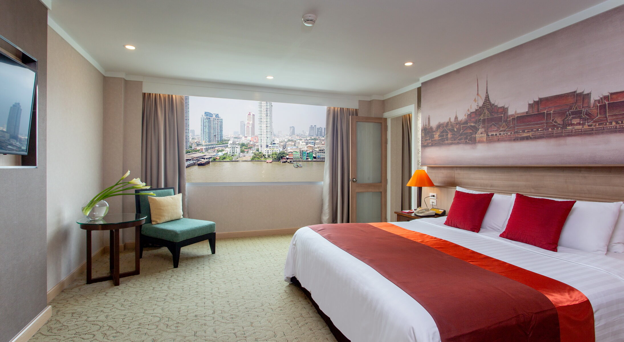 Rooms & Suites - Ramada Plaza by Wyndham Bangkok Menam Riverside