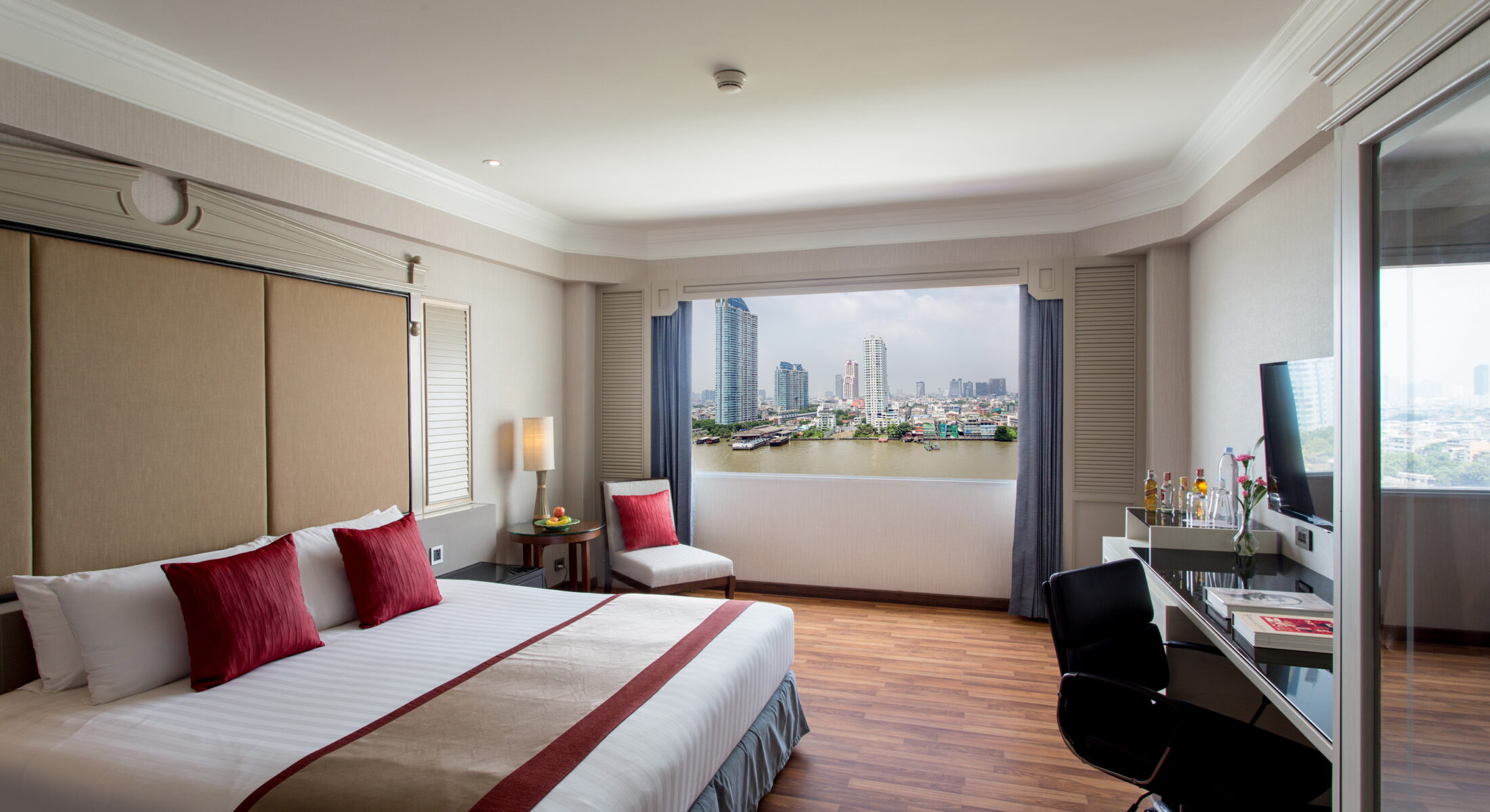 Rooms & Suites - Ramada Plaza by Wyndham Bangkok Menam Riverside